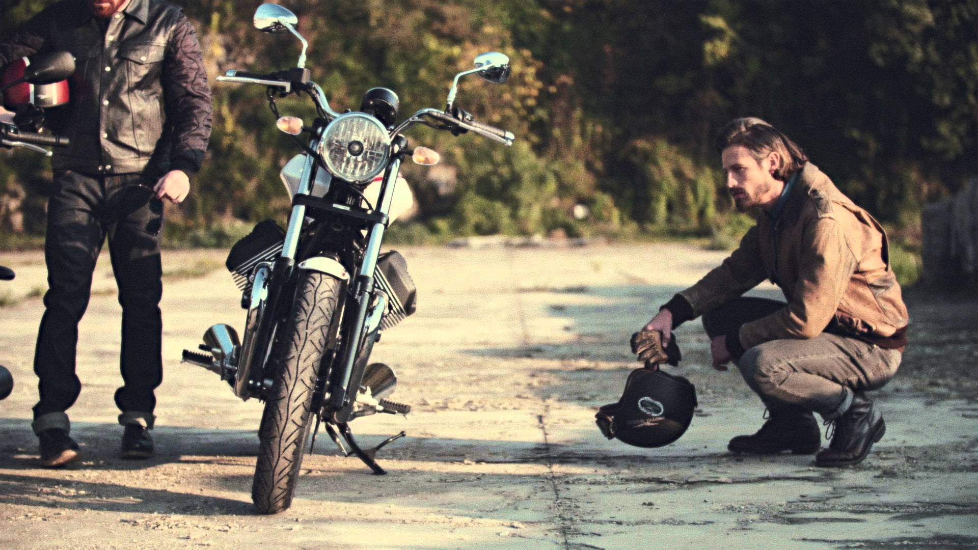 מוטוגוצי V9 בובר ורואמר - FullgaZ