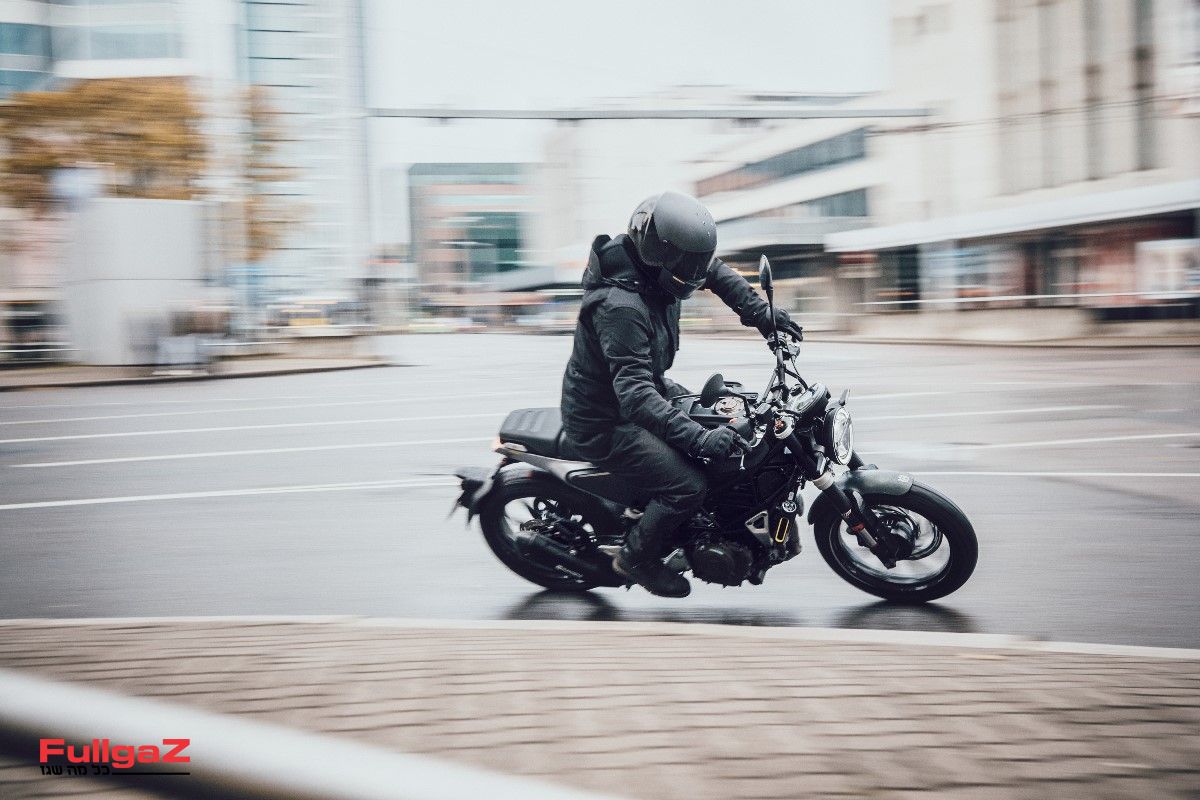 חדש בארץ: הוסקוורנה סווארטפילן 250 - FullgaZ