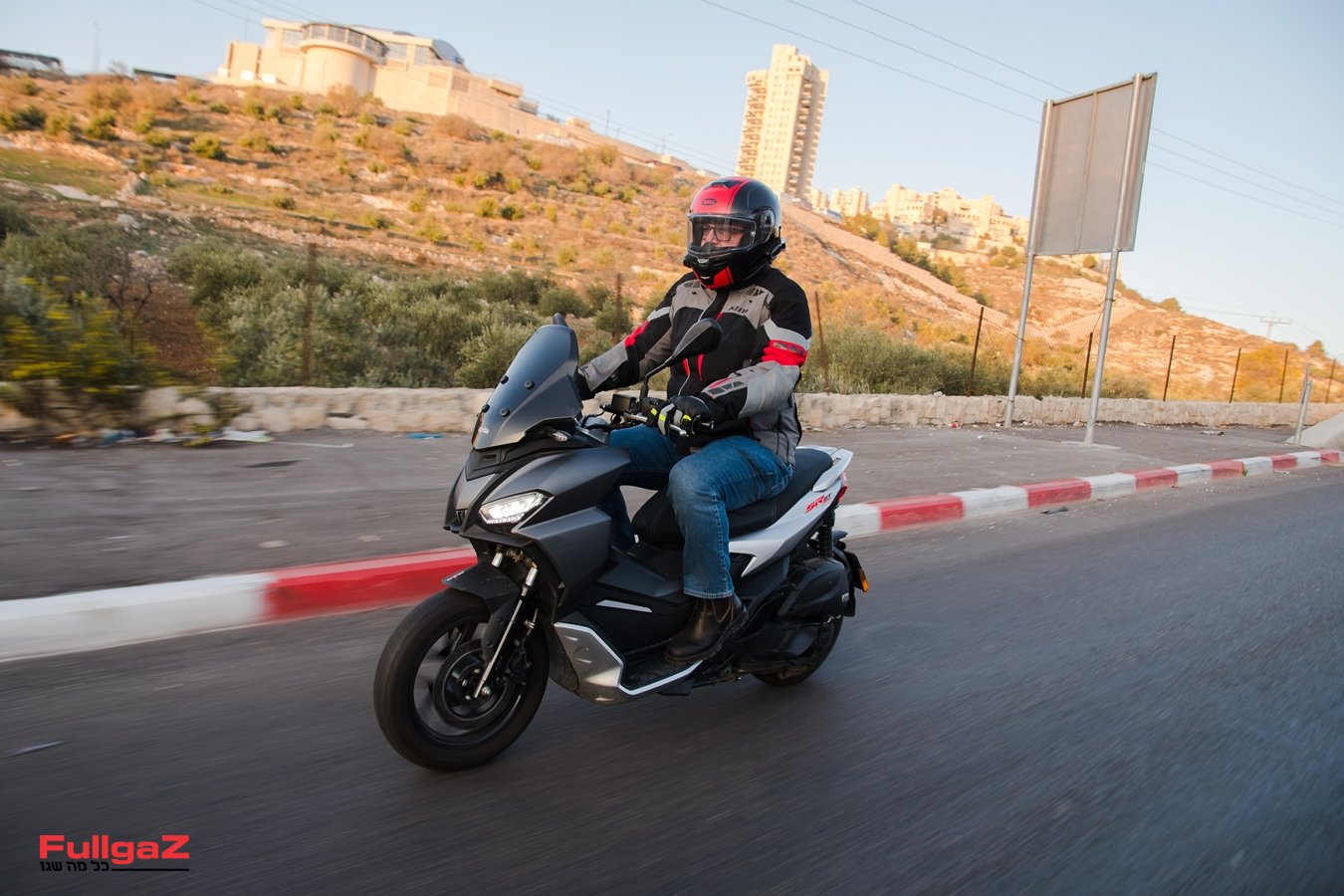 רכיבה ראשונה: אפריליה SR GT 200 אדוונצ'ר - FullgaZ