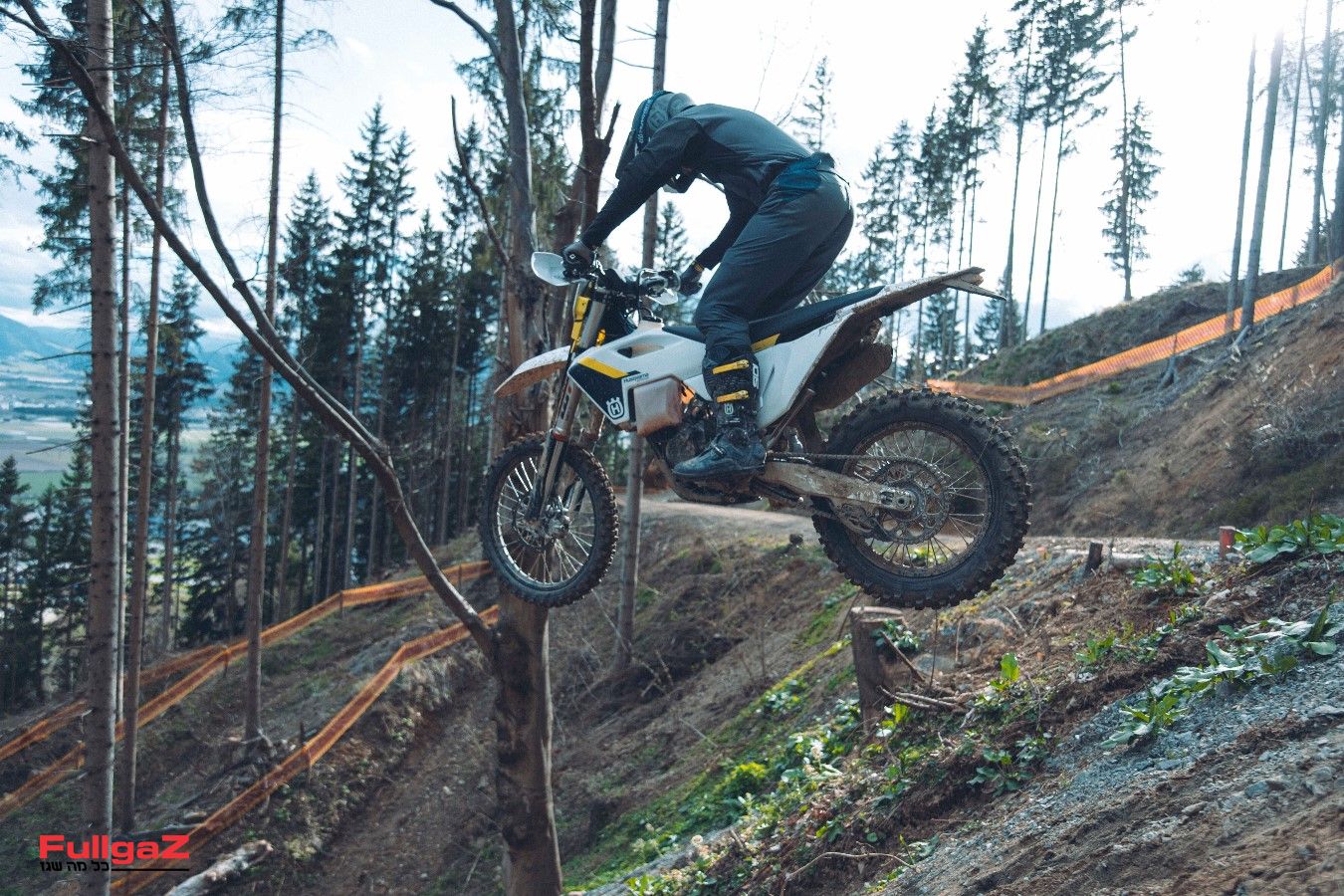 הוסקוורנה חושפת את דגמי האנדורו של 2025 - FullgaZ