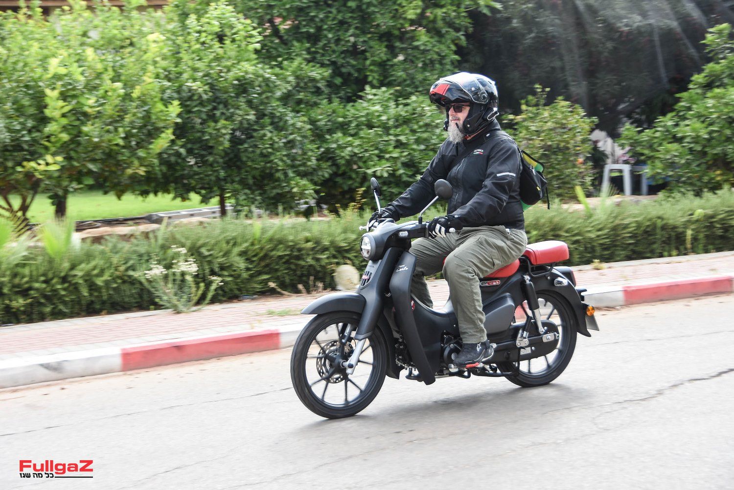 רכיבה ראשונה: הונדה סופר קאב C125 - FullgaZ
