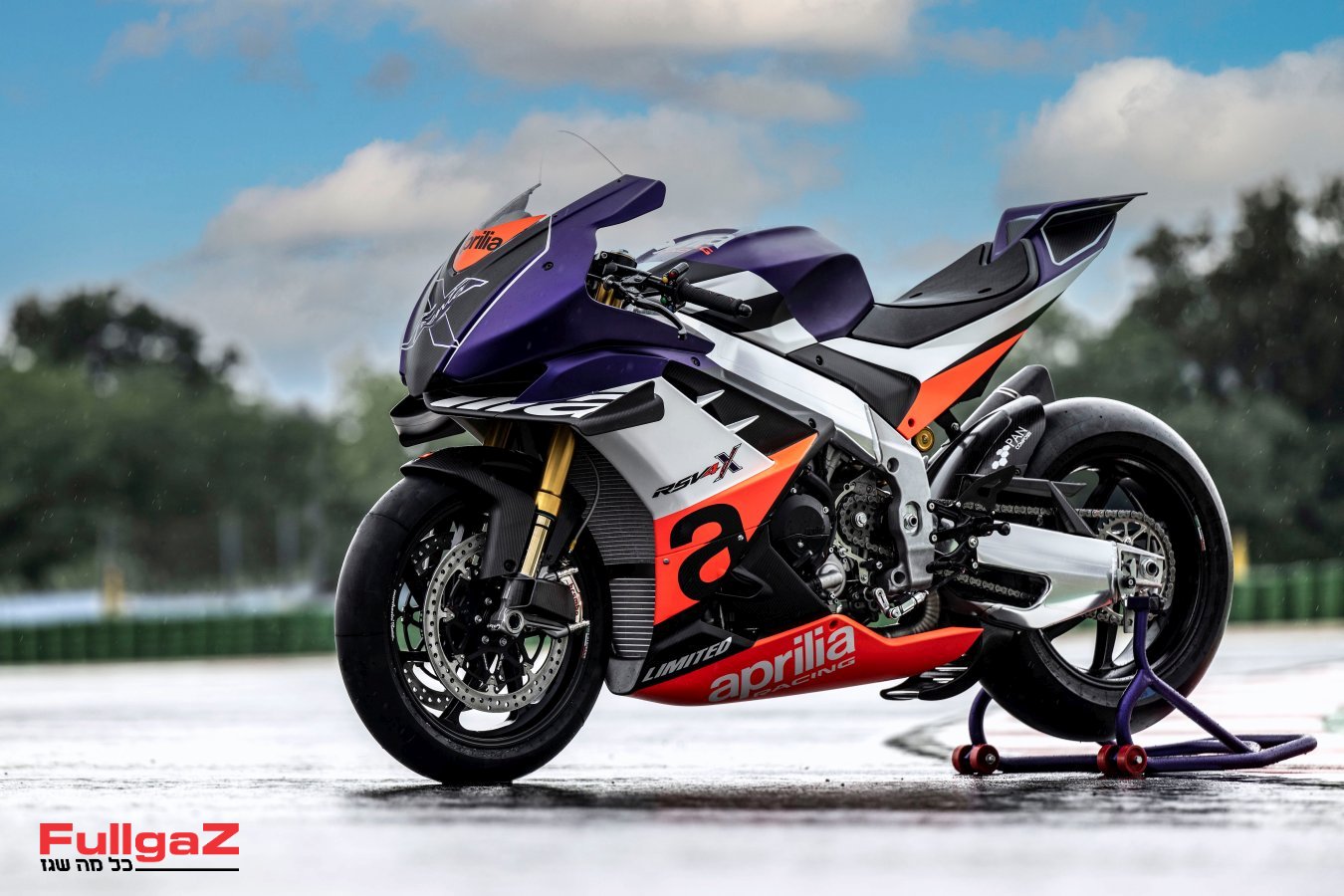 אפריליה מציגה: RSV4 XTrenta מיוחד - FullgaZ