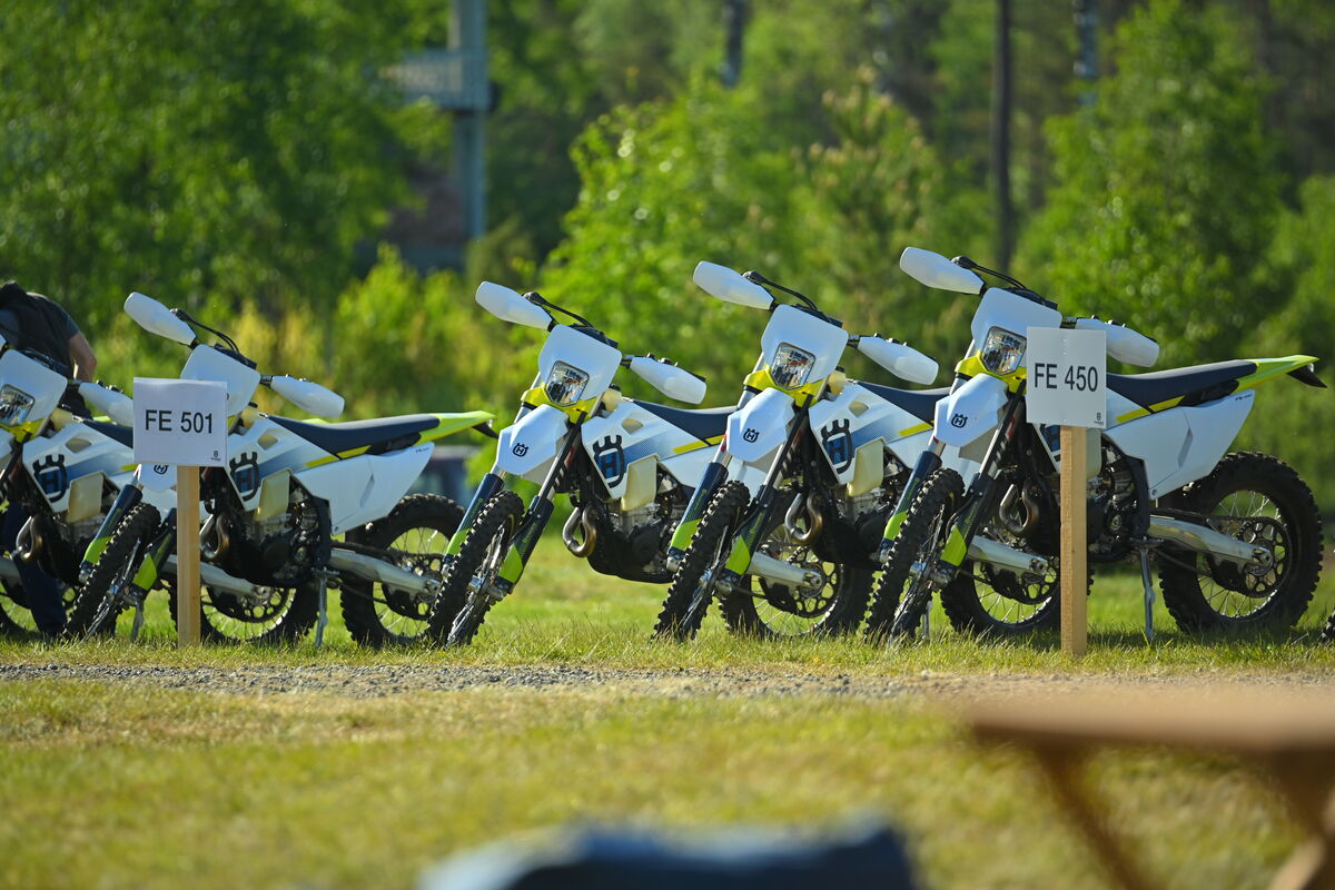 וידאו: כל מה שחדש בדגמי האנדורו של הוסקוורנה ל-2024 - FullgaZ