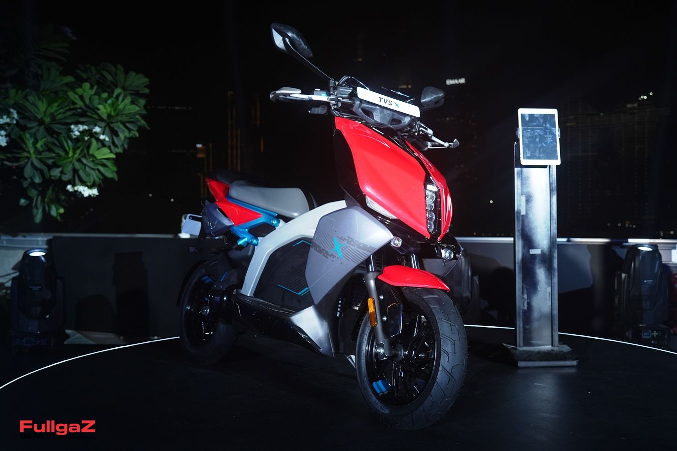 TVS מציגה את ה-X - קטנוע חשמלי לשוק העולמי - FullgaZ