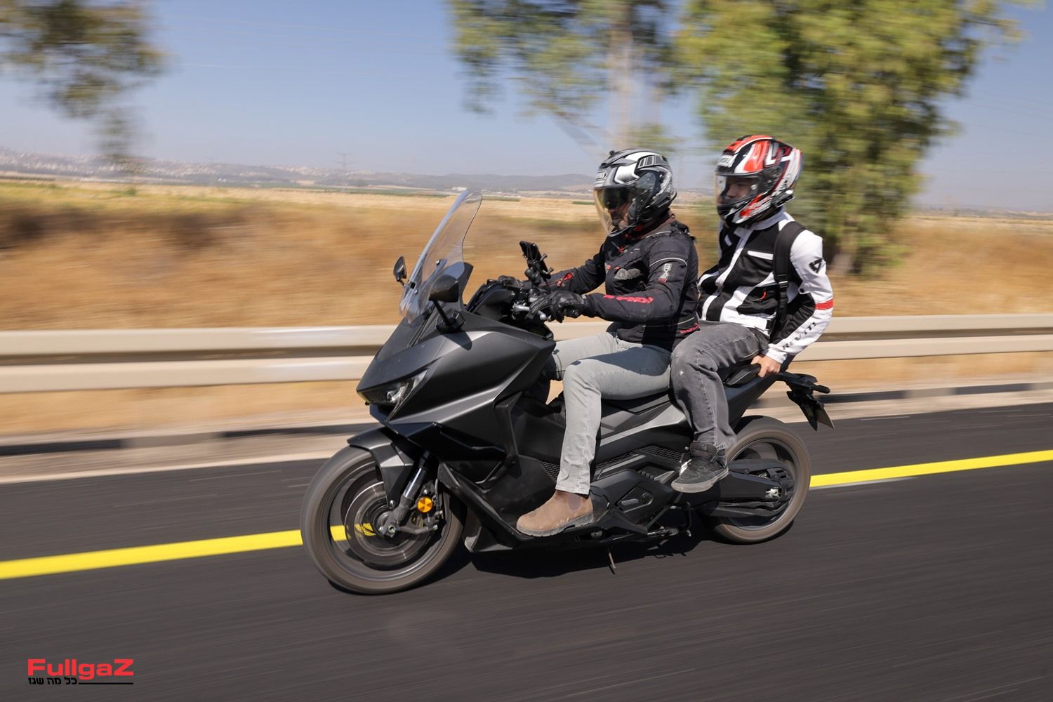 רכיבה ראשונה: הונדה פורצה 750 דגם 2025 - FullgaZ