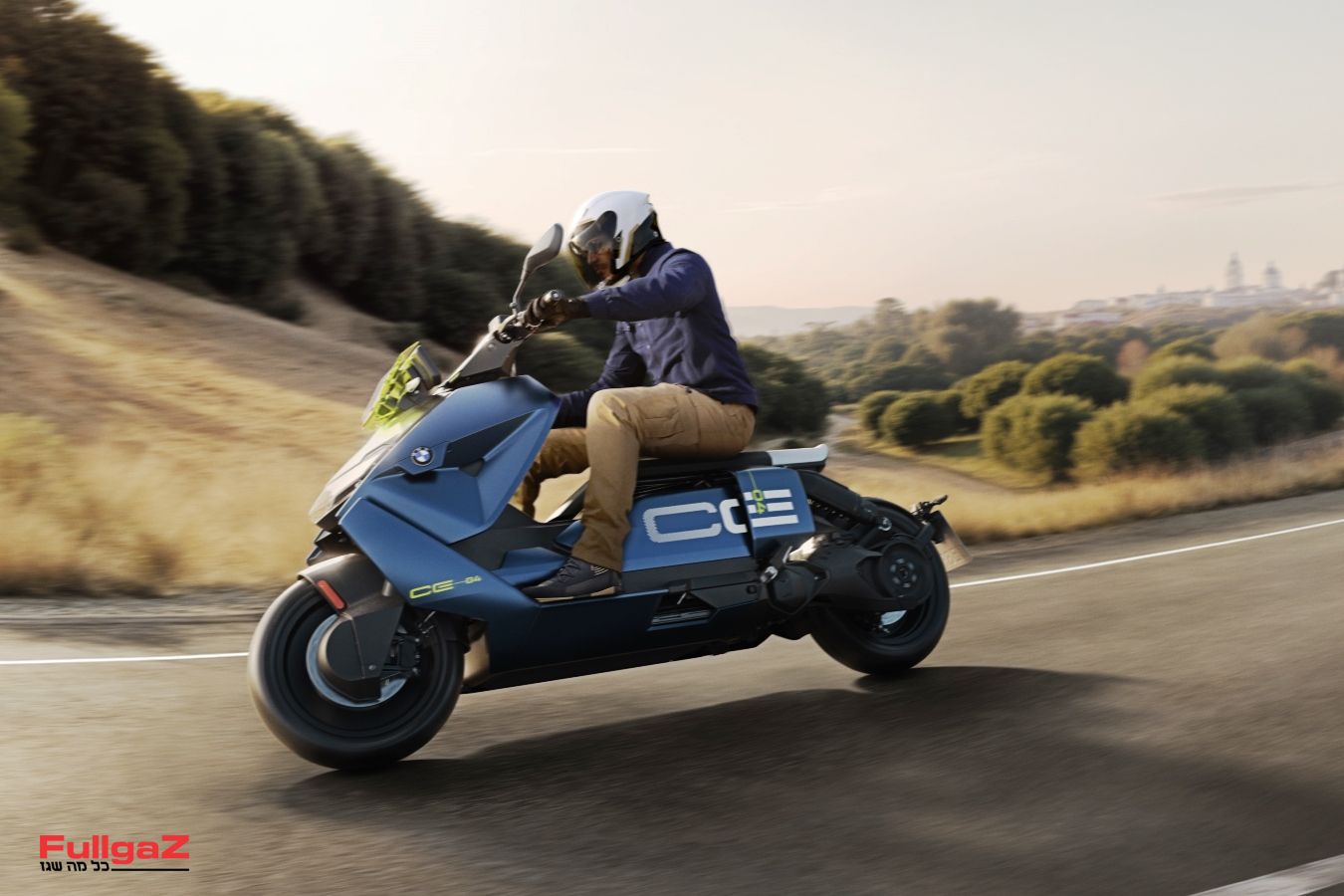 ב.מ.וו: ה-CE 04 מתעדכן ל-2025 - FullgaZ